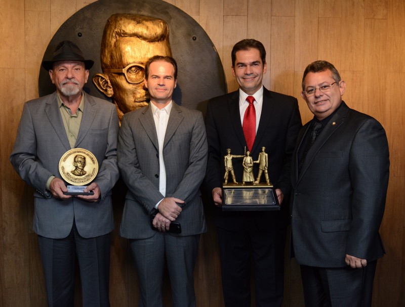 TÍTULO - Paulo Germano